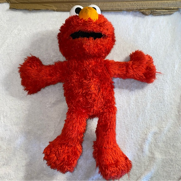 Hasbro | Toys | Sesame Street Talking Tickle Me Elmo Hasbro Giggles ...
